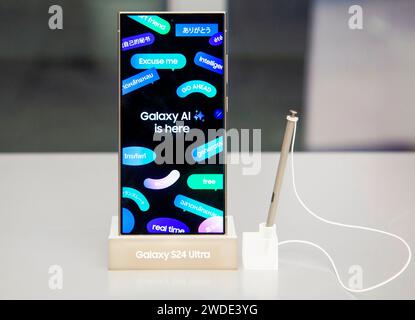 Samsung Galaxy S24, Jan 19, 2024 : People try out Samsung Electronics' Galaxy S24 series ...