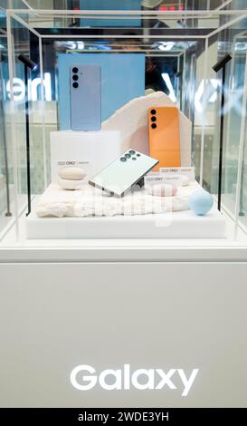 Samsung Galaxy S24, Jan 19, 2024 : People try out Samsung Electronics' Galaxy S24 series ...