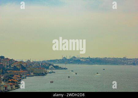 Bosphorus Beauty: Istanbul's Homes and Mosques Along the Bosphorus ...