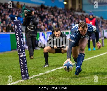 Sale Sharks' Tom Roebuck scores a try during the Gallagher PREM match ...