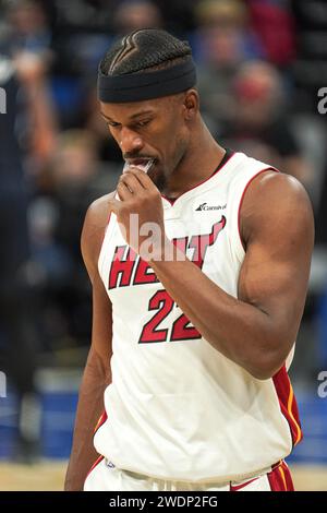 Miami Heat forward Jimmy Butler (22) goes to the basket against Atlanta ...