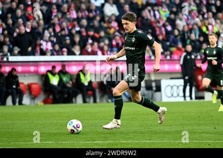 Jens Stage (Werder Bremen, #06) am Ball, GER, FC Bayern Muenchen (FCB ...