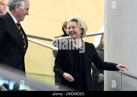 Robert M. Kimmitt und Ursula von der Leyen beim Trauerstaatsakt für den ...
