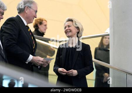 Robert M. Kimmitt und Ursula von der Leyen beim Trauerstaatsakt für den ...