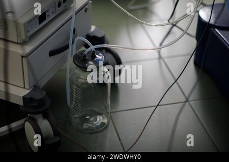 Measurement of blood oxygen saturation during surgery Stock Photo - Alamy