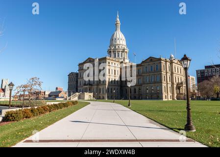Late fall at the Michigan State Capitol building in Lansing, Michigan ...