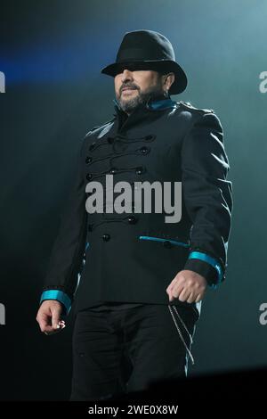 the singer El Barrio (Jose Luis Figuereo Franco) during her performance ...