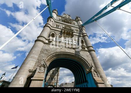Iconic Tower Bridge connecting Londong with Southwark on the Thames ...