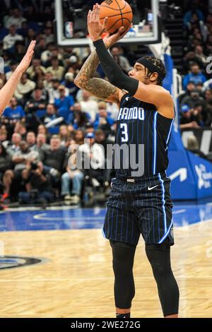 Orlando Magic forward Chuma Okeke (3) is defended by New York Knicks ...