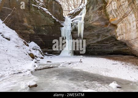 Frozen waterfall, Ottawa Canyon. Starved Rock State Park, Illinois ...