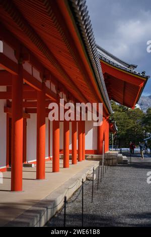 The vibrant red Asian building, Kyoto Imperial Palace Stock Photo - Alamy