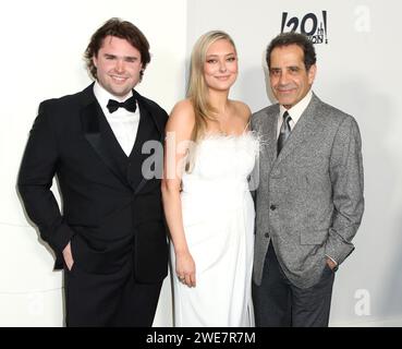 TREAT WILLIAMS in FEUD (2024), directed by RYAN MURPHY. Season 2 ...