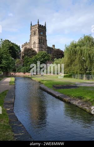 Staffordshire and Worcestershire Canal at Kidderminster in winter ...