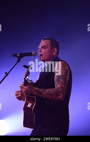Frei.Wild Frontmann Philipp Burger bei einem Live-Auftritt in der Messe ...