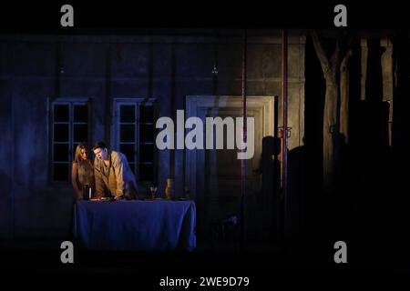 Aryeh Nussbaum Cohen als First Angel, The Boy und Georgia Jarman als ...