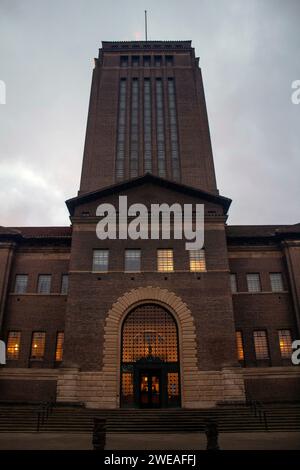 Cambridge University Library tower - the Giles Gilbert Scott building ...