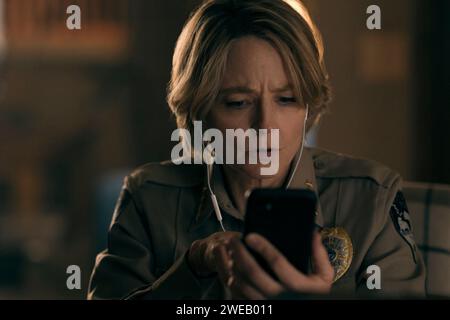 Jodie Foster (Detective Elizabeth Danvers), John Hawkes (Hank Prior), "True Detective: Night ...