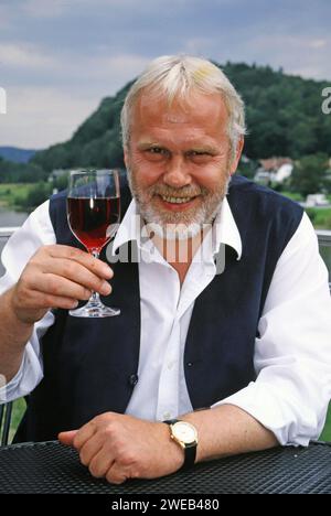 Gunther Emmerlich, deutscher Opernsänger und TV Moderator, Portrait ...