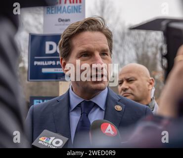 NASHUA, N.H. – January 23, 2024: Democratic presidential candidate Dean ...