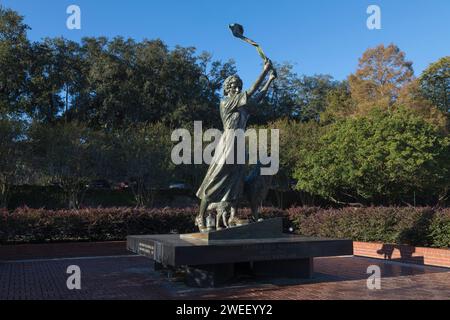 Waving Girl Statue at Riverfront Plaza Savannah, Georgia, USA Stock ...