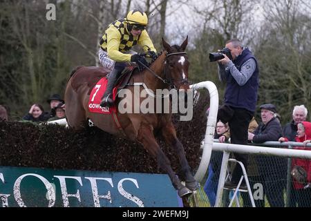 Tactical Move ridden by Paul Townend (right) on their way to winning ...