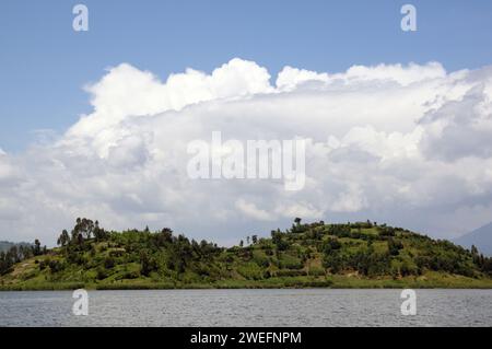 Boat trip in Musanze, Ruhengeri, Rwanda with vivid green islands near ...