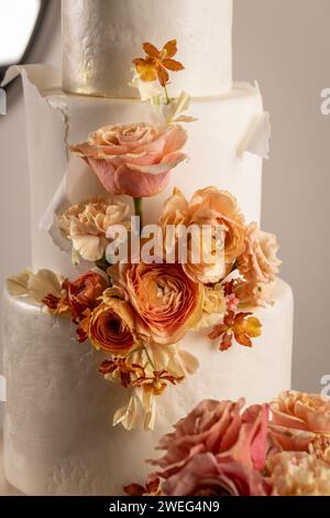 Close up beautiful tasty wedding cake Stock Photo - Alamy