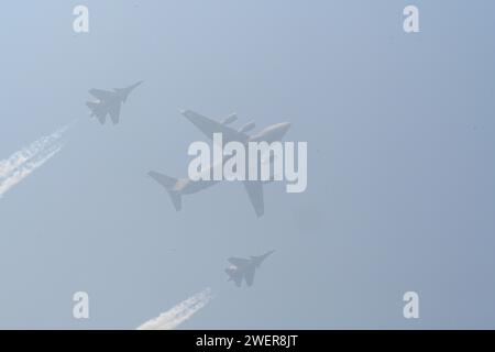 Indian Air Force's Sukhoi SU-30 MKI performing maneuvers during Mumbai ...