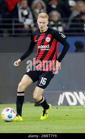 Hugo Larsson (Eintracht Frankfurt, 16) UEFA Europa League: Ajax ...