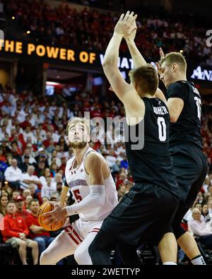 Michigan State center Carson Cooper dunks during the second half of an ...