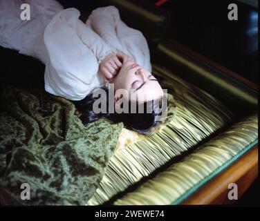 POOR THINGS (2023), directed by YORGOS LANTHIMOS. Credit: ELEMENT PICTURES / Album Stock Photo ...