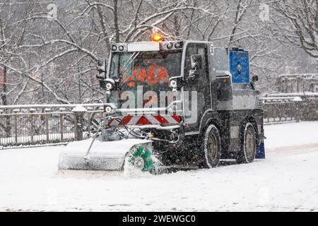 snowplow of the Cologne waste management company AWB at the cathedral ...