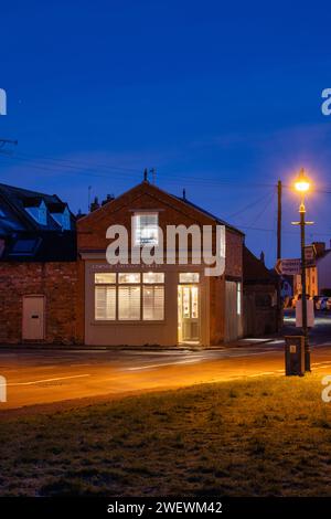 Kineton village bakery at dawn. Kineton, Warwickshire, England Stock ...