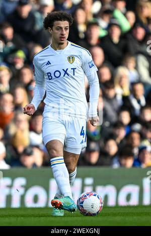 Ethan Ampadu of Leeds United passes the ball during the Emirates FA Cup ...