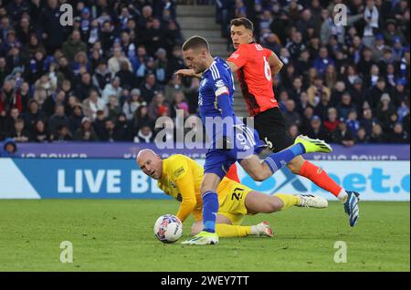 John Ruddy of Birmingham City and Jamie Vardy of Leicester City shake ...