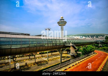 Link bridge connecting Terminal 2 to Jewel in Changi Airport, Singapore ...