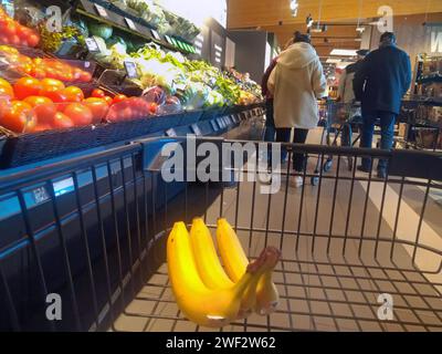 Edeka - Einkauf zu Zeiten von Inflation und Krieg in der Ukraine Edeka ...