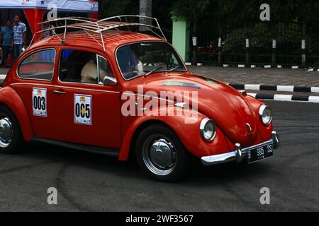 Volkswagen Beetle doing drifting during the VW Indonesia Jamboree ...