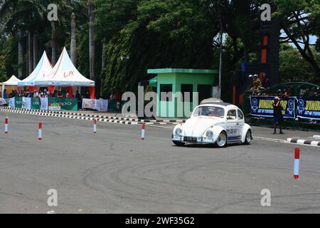Volkswagen Beetle doing drifting during the VW Indonesia Jamboree ...