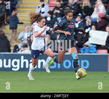 LONDON, ENGLAND - Mary Fowler of Manchester City WFC in action during ...