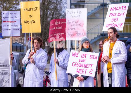 Rostock, Germany. 30th Jan, 2024. Doctors at Rostock University Medical ...