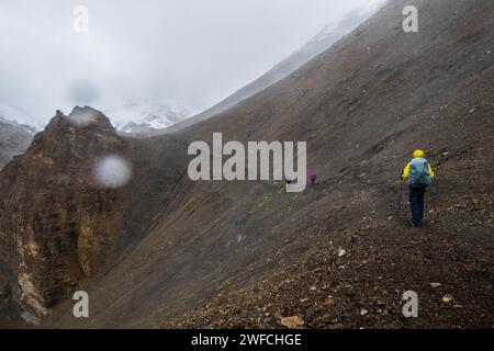 Navigating a precipitous trail in Zanskar, Ladakh, India Stock Photo ...