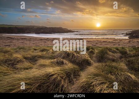 Porth Trecastell (Cable Bay) on the Isle of Anglesey coast at sunset ...