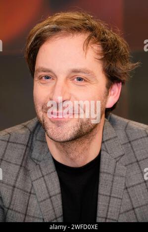 Nils Kumkar in der ARD-Talkshow hart aber fair im Studio Adlershof ...