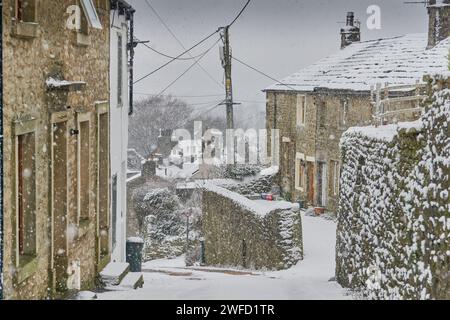 Winter street scene in Settle North Yorkshire with snow Stock Photo - Alamy