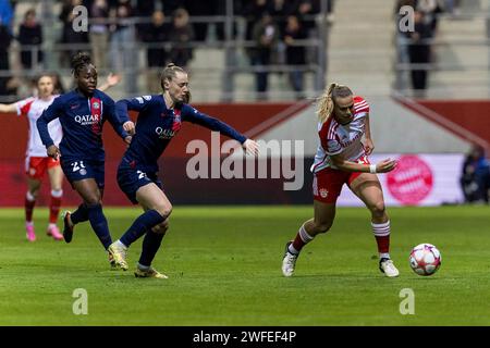 Zweikampf Jade Le Guilly (Paris Saint-Germain, #28), Klara B?hl (FC ...