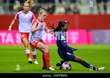 Tackle Georgia Stanway (FC FC Bayern Munich, 31), Delice Boboy (RB ...