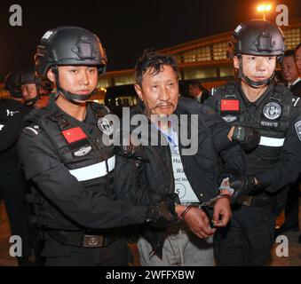 (240131) -- KUNMING, Jan. 31, 2024 (Xinhua) -- Criminal suspect Bai Suo ...