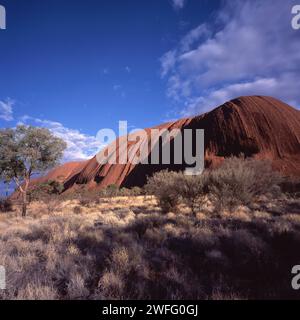 AYERS ROCK (ULURU) IS A LARGE SANDSTONE FORMATION IN CENTRAL AUSTRALIS ...