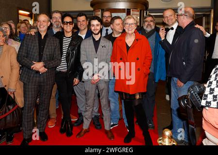 Gedeon Höfer mit Cast und Team bei der Premiere des Kinofilms Darf ich ...